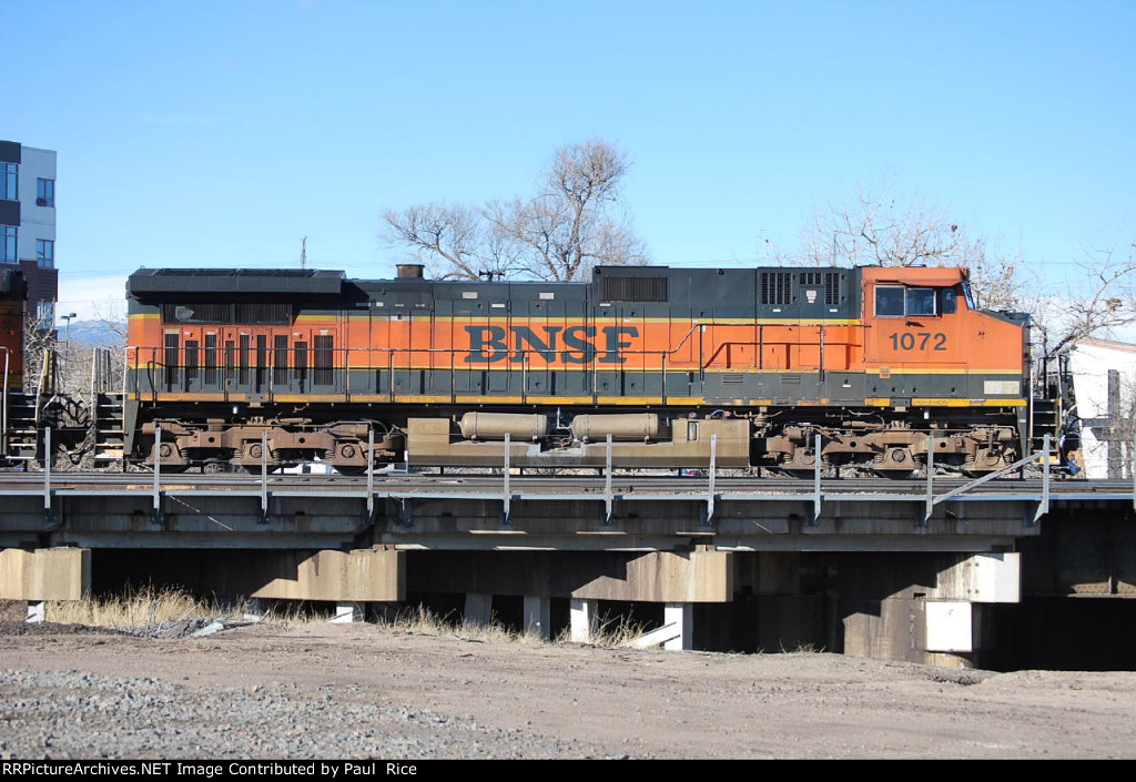 BNSF 1072